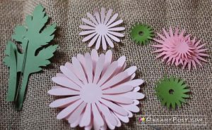 Paper flowers DIY, free template and step by step tutorial