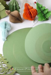 How to make an easy 3D paper Christmas tree?